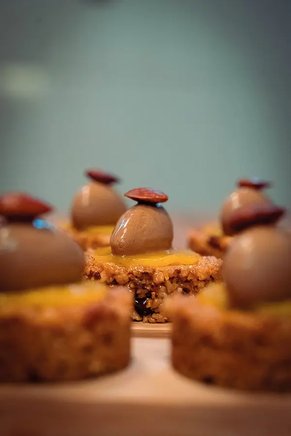 Tartaleta Amandia con almendra Tuono, naranja y cardamomo